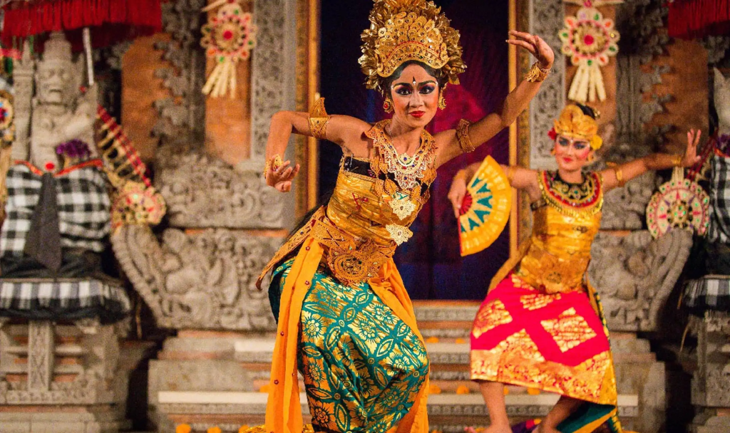 Legong Dance Show at Ubud Royal Palace – A Magical Balinese Evening ...